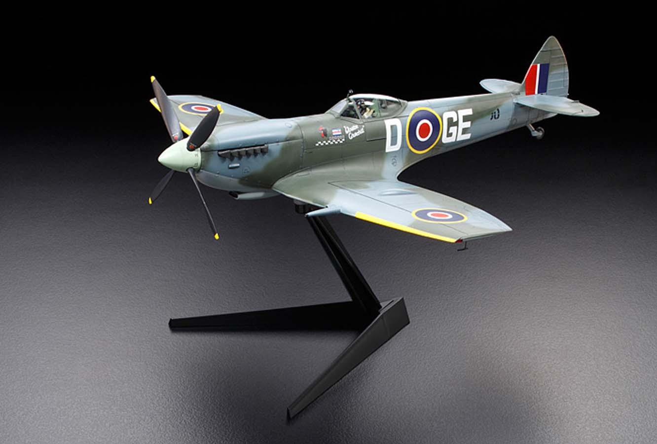 Supermarine Spitfire Mk.XVIE - Tamiya 60321 | kingshobby.com