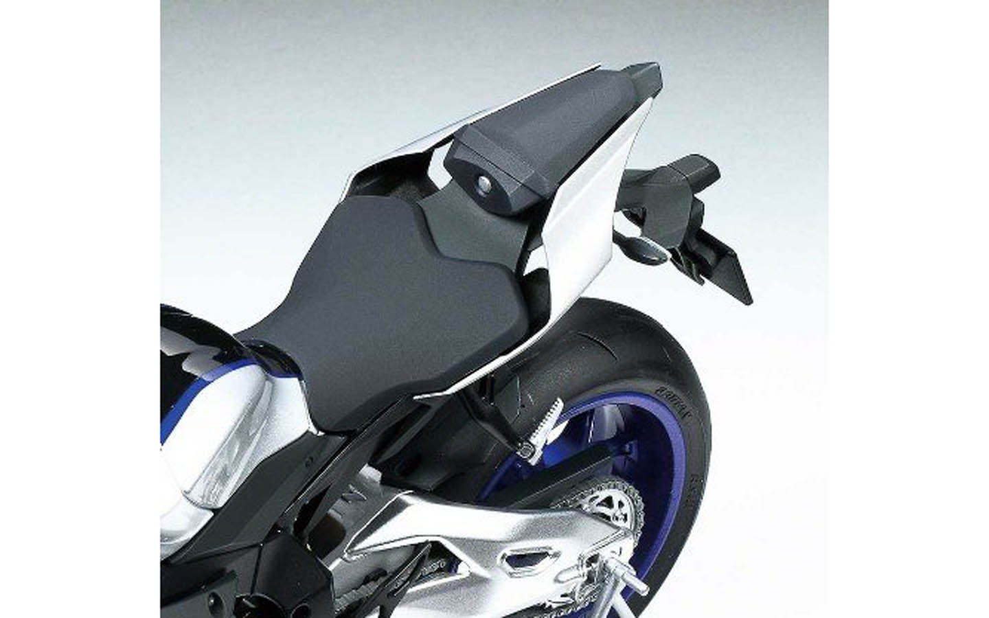 Yamaha YZF-R1M Finished Model - Tamiya 21165 | kingshobby.com