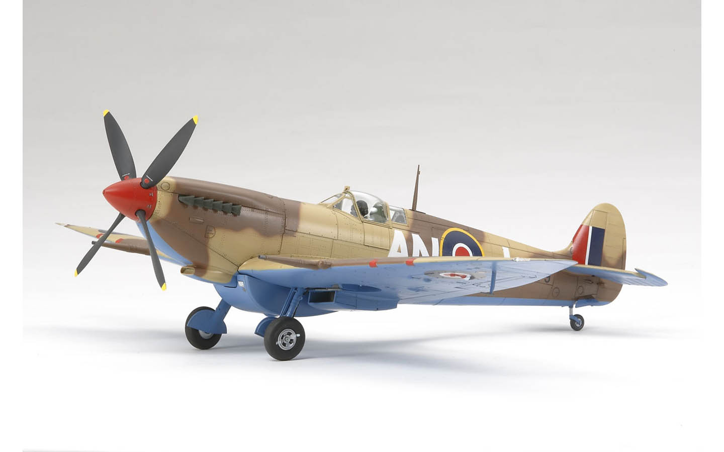 Supermarine Spitfire Mk.VIII - Tamiya 60320 | kingshobby.com