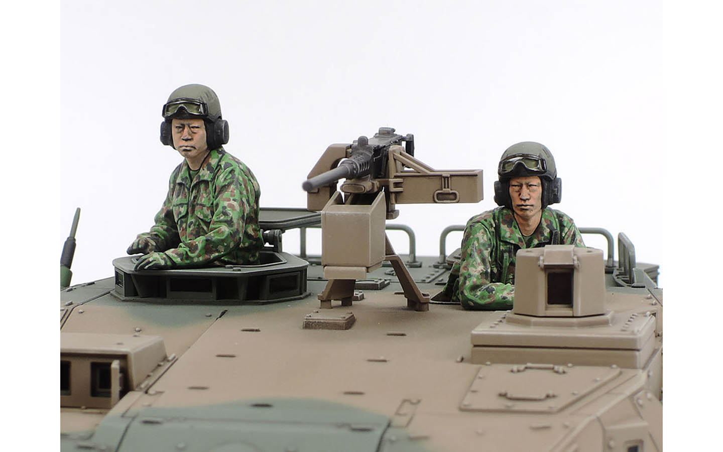 JGSDF Type 16 MCV C5 with Winch - Tamiya 35383 | kingshobby.com