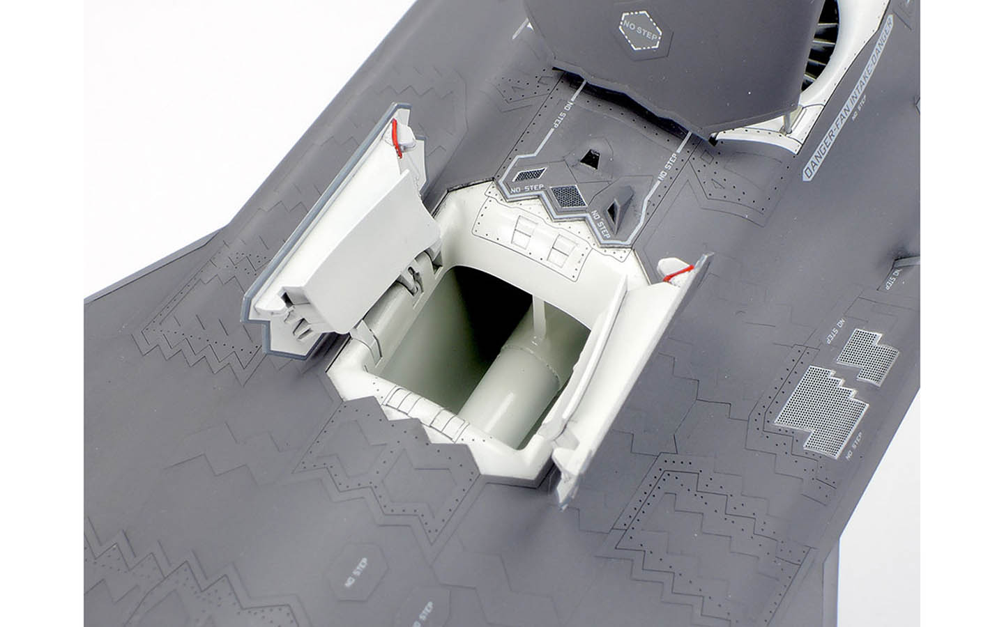 Lockheed F-35 B Lightning II - Tamiya 61125 | kingshobby.com