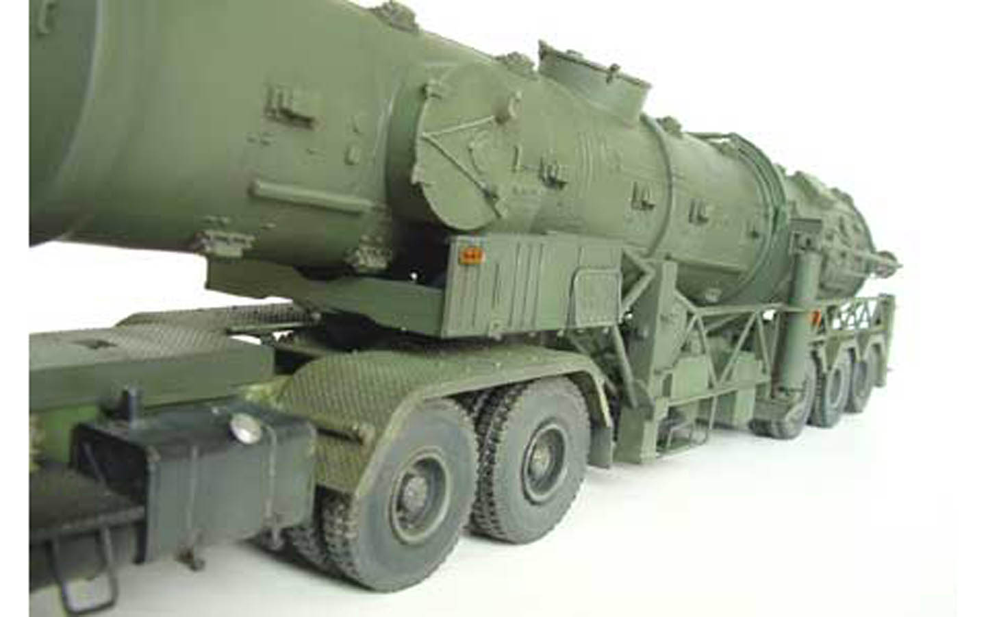 DF-21 Ballistic Missile Launcher - Trumpeter 00202 | kingshobby.com