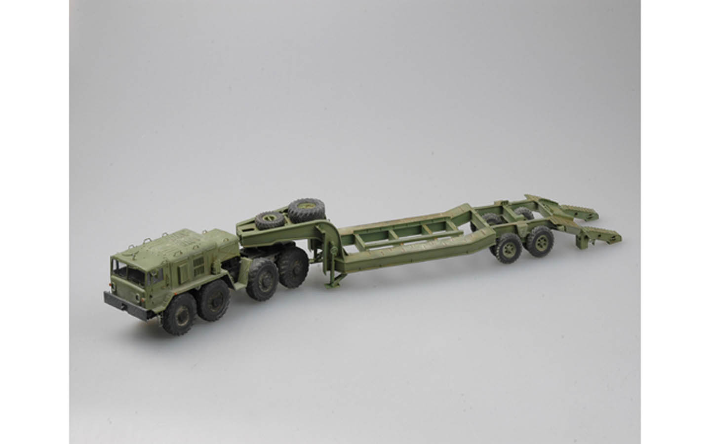 MAZ-537G, Late Production Type, with MAZ/ChMZAP-5247G, Semitrailer - Trumpeter 00212 ...