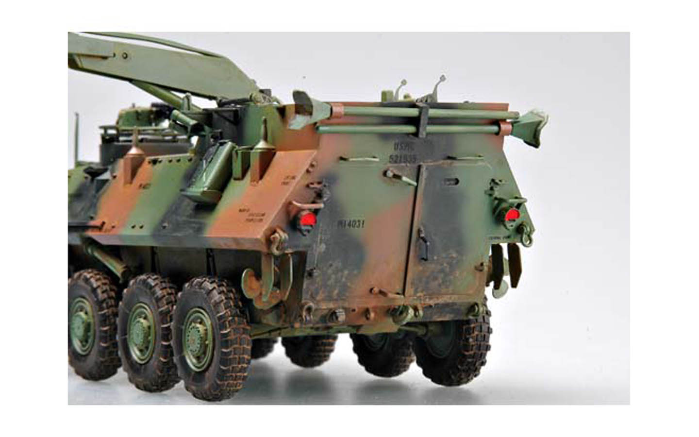 USMC LAV-R Light Armored Vehicle Recovery - Trumpeter 00370 ...