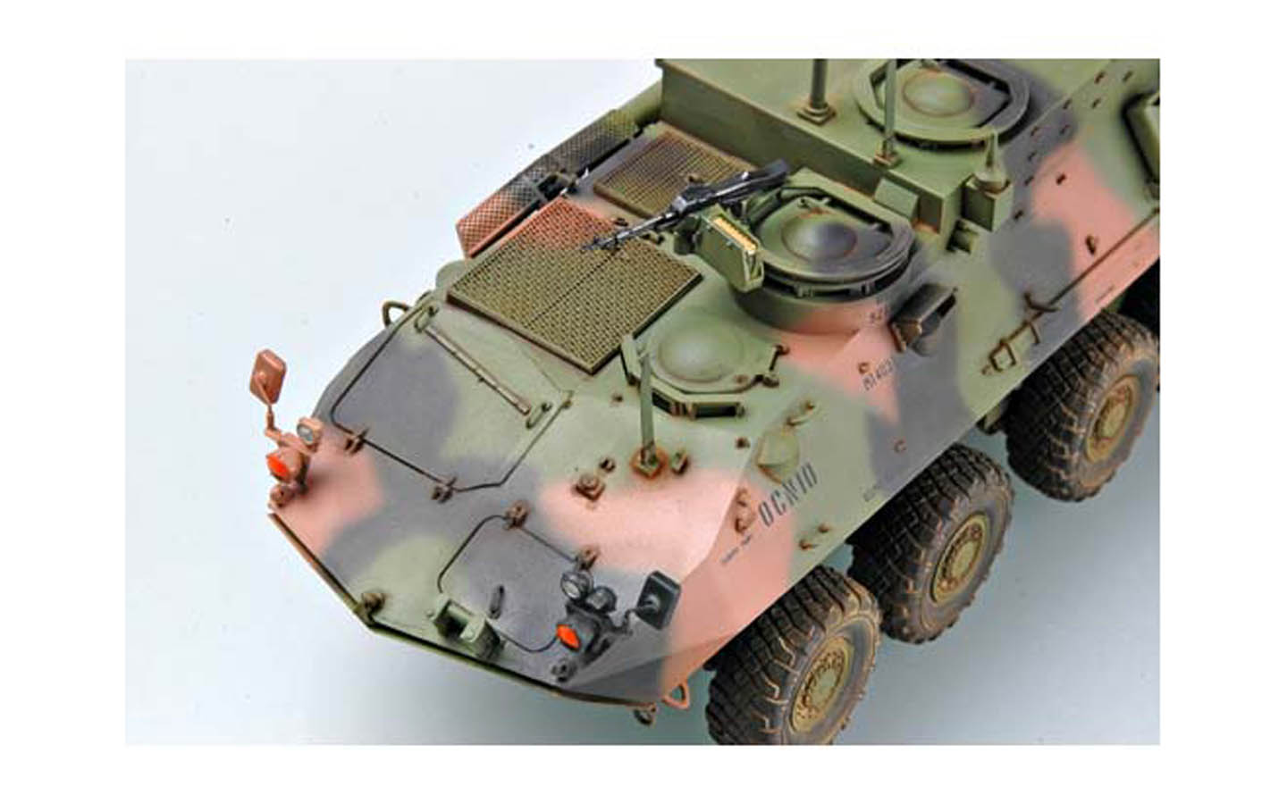 USMC LAV-C2 Light Armored Command and Control Vehicle - Trumpeter 00371 | kingshobby.com
