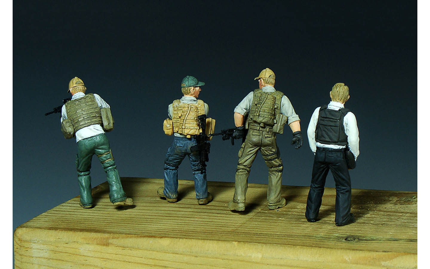 PMC in Iraq 2005, VIP Security Guards - Trumpeter 00420 | kingshobby.com