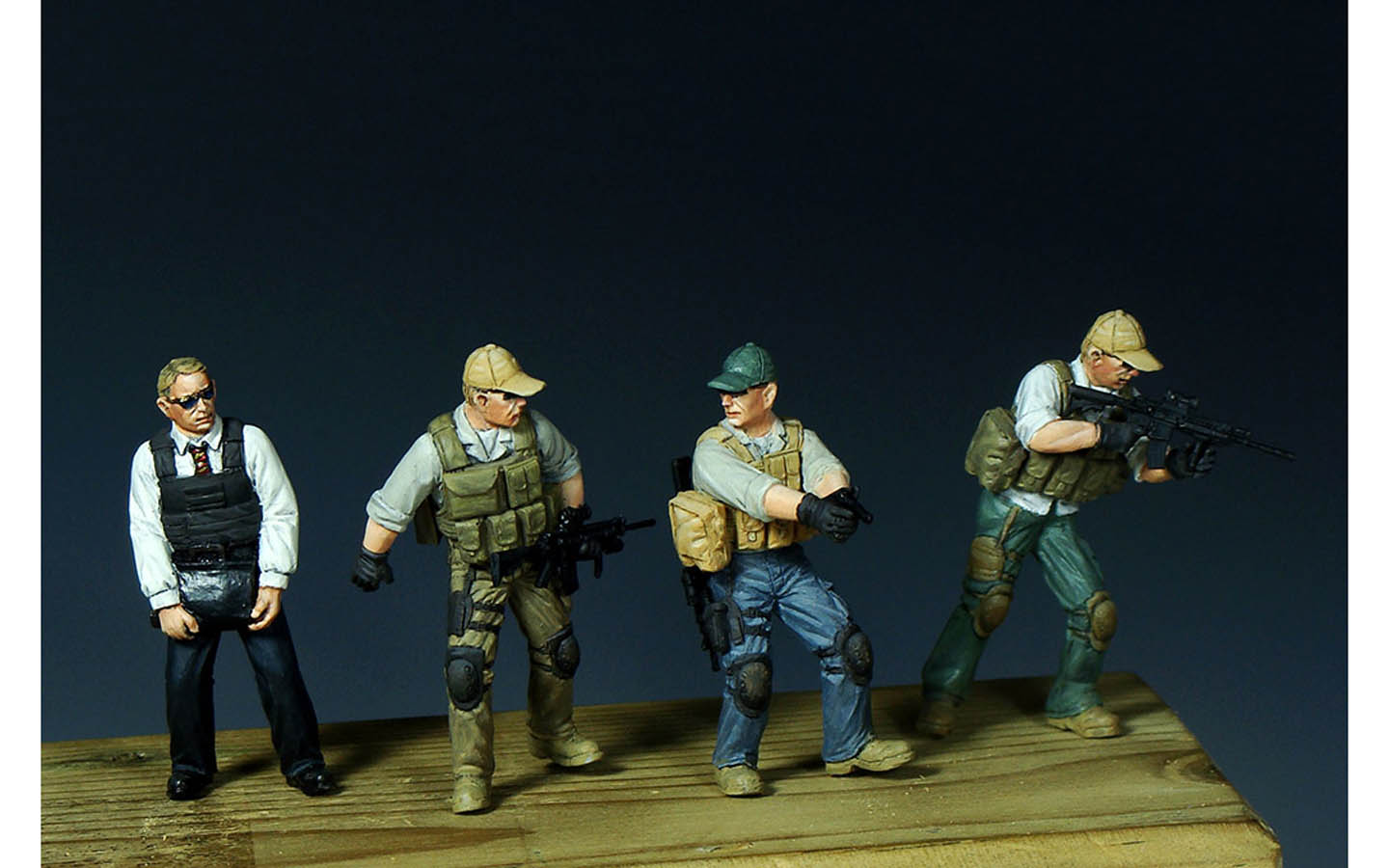 PMC in Iraq 2005, VIP Security Guards - Trumpeter 00420 | kingshobby.com