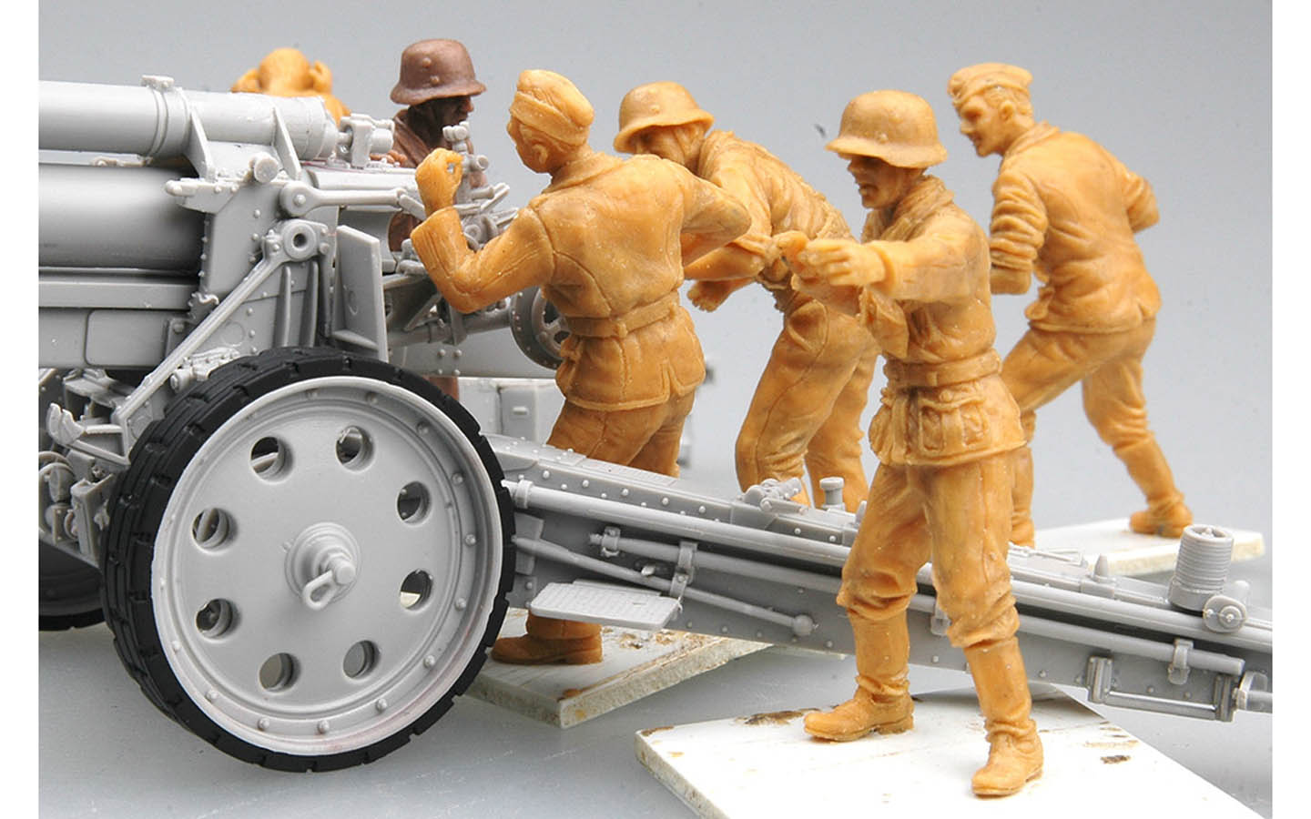 German S.FH 18 Field Howitzer Gun Crew - Trumpeter 00425 | kingshobby.com