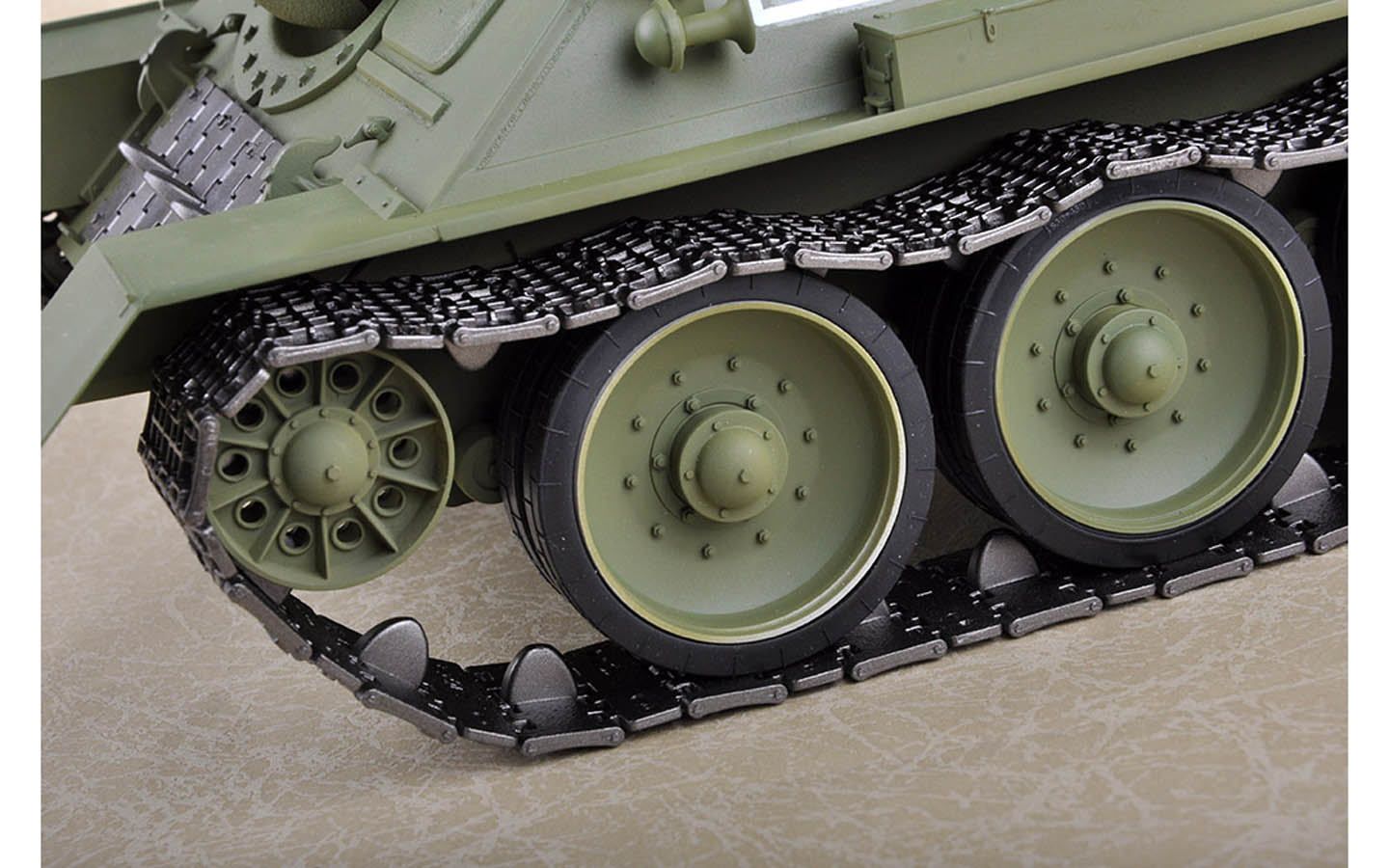 Soviet SU-100 Tank Destroyer - Trumpeter 00915 | kingshobby.com