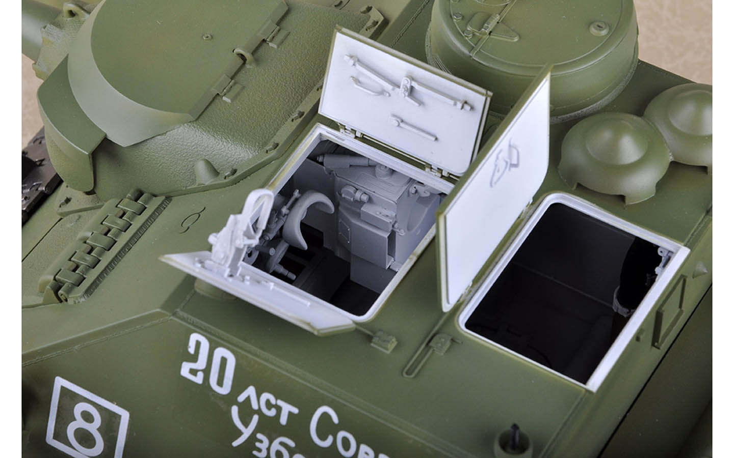 Soviet SU-100 Tank Destroyer - Trumpeter 00915 | kingshobby.com