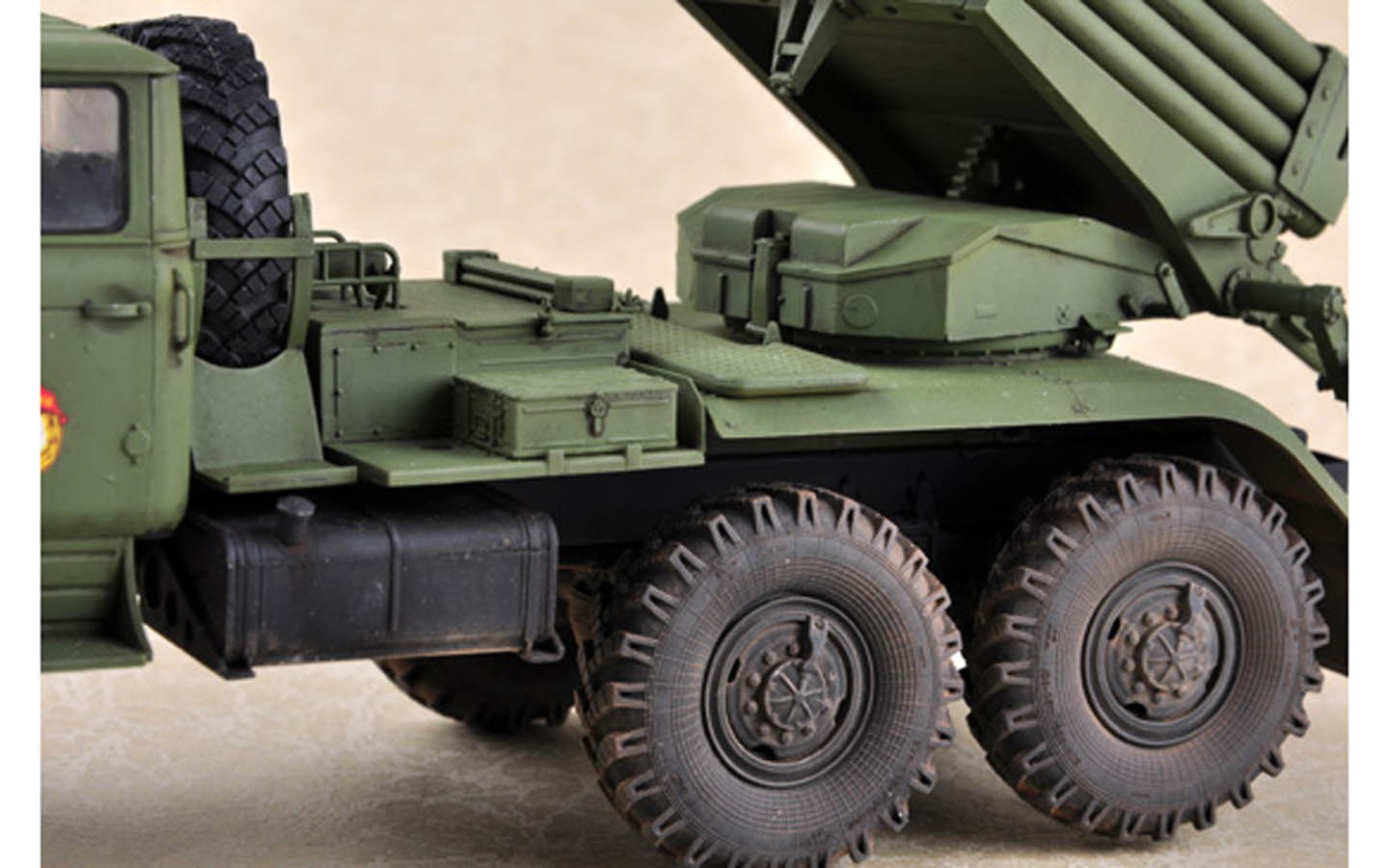 Russian BM-21 Grad Multiple Rocket Launcher - Trumpeter 01028 ...