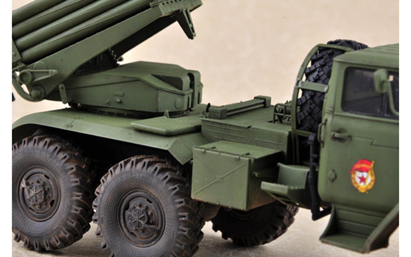 Russian BM-21 Grad Multiple Rocket Launcher - Trumpeter 01028 ...