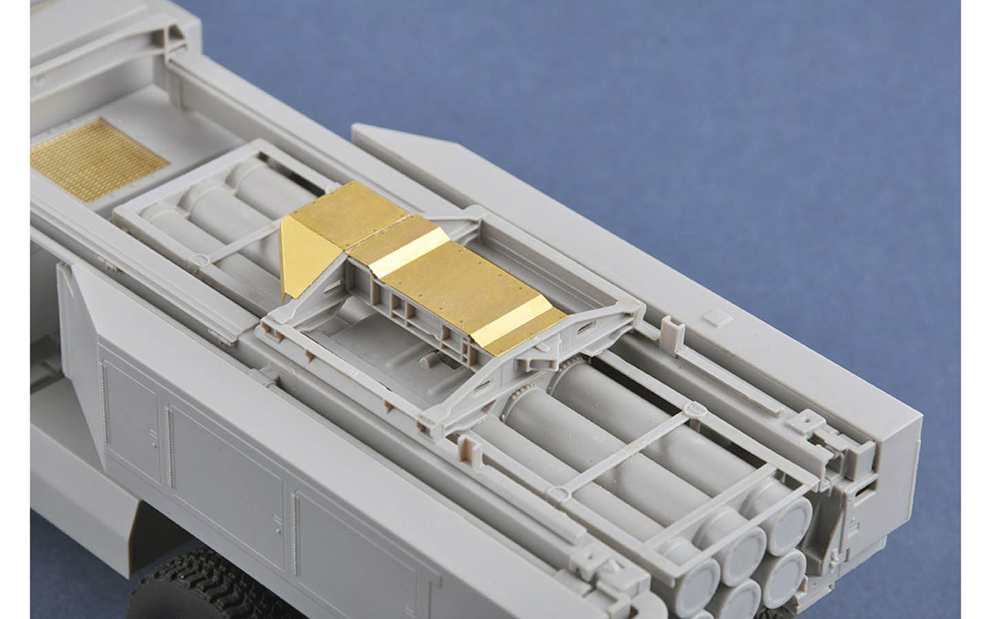 M142 High Mobility Artillery Rocket System (HIMARS) - Trumpeter 01041 ...