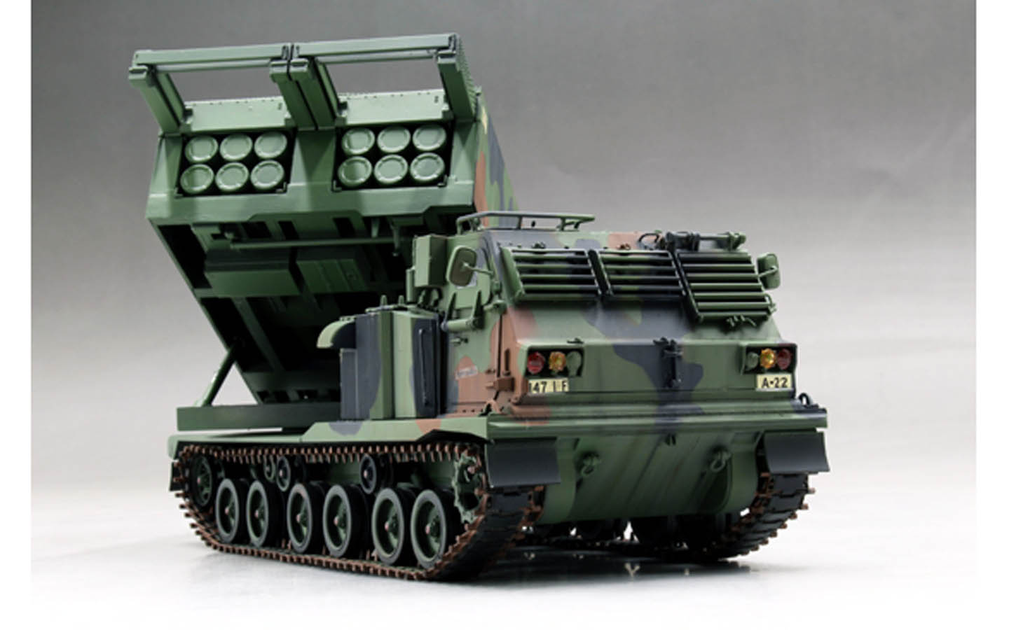 M270/A1 Multiple Launch Rocket System - Trumpeter 01049 | kingshobby.com