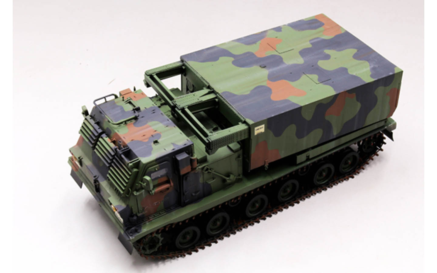 M270/A1 Multiple Launch Rocket System - Trumpeter 01049 | kingshobby.com