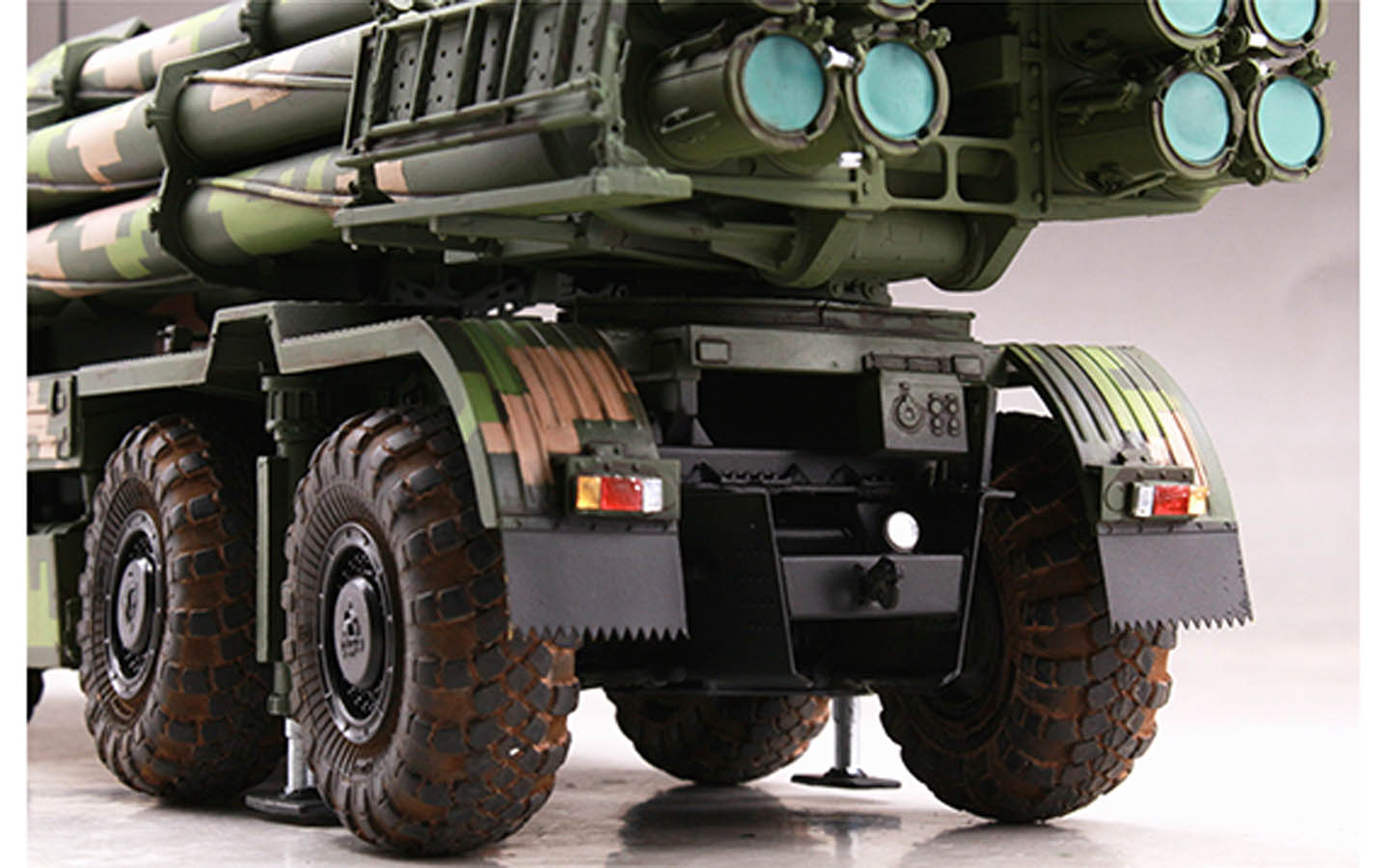 PHL-03 Multiple Launch Rocket System - Trumpeter 01069 | kingshobby.com