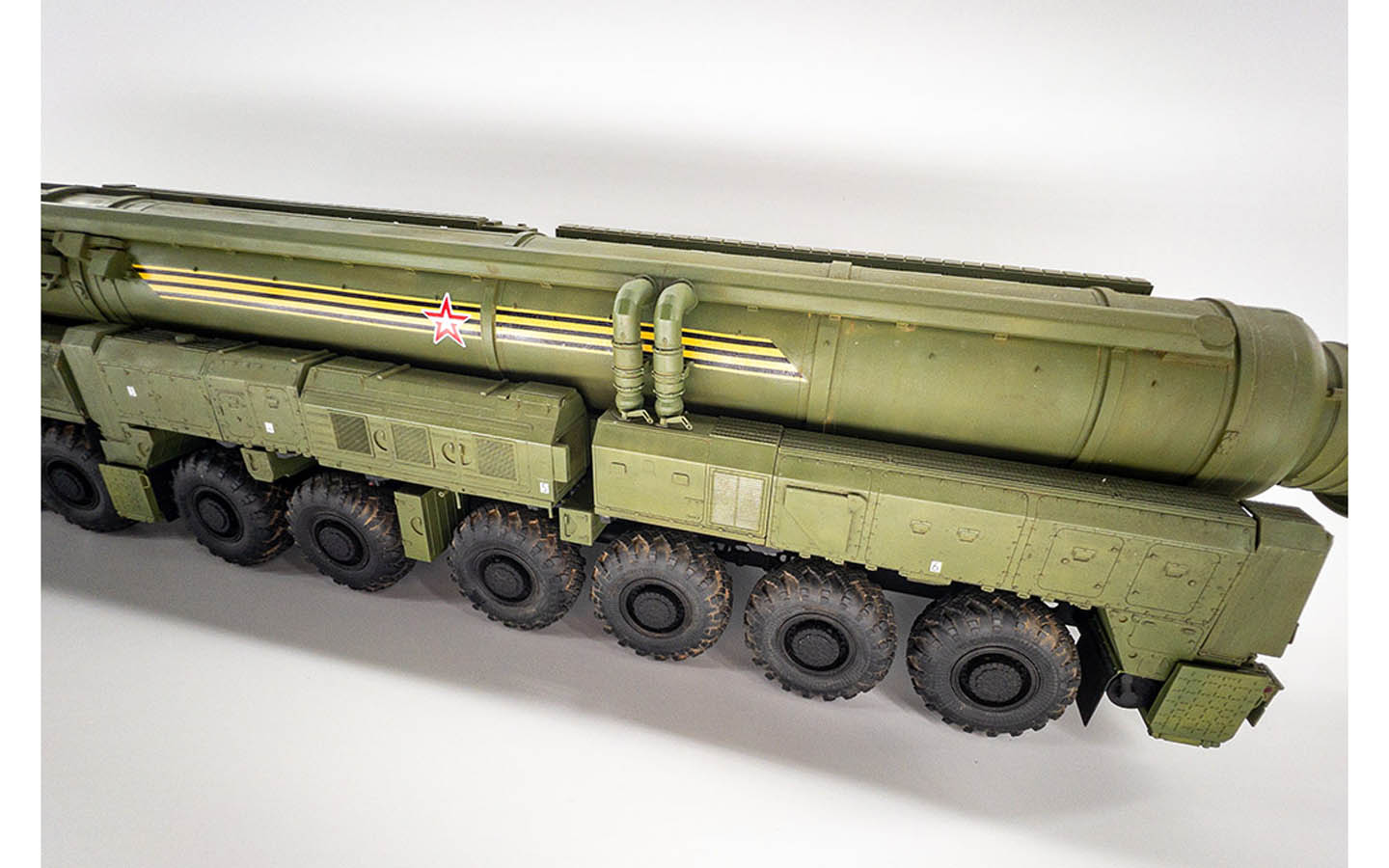 15U175 TEL of RS-12M1 Topol-M ICBM Complex - Trumpeter 01082 ...