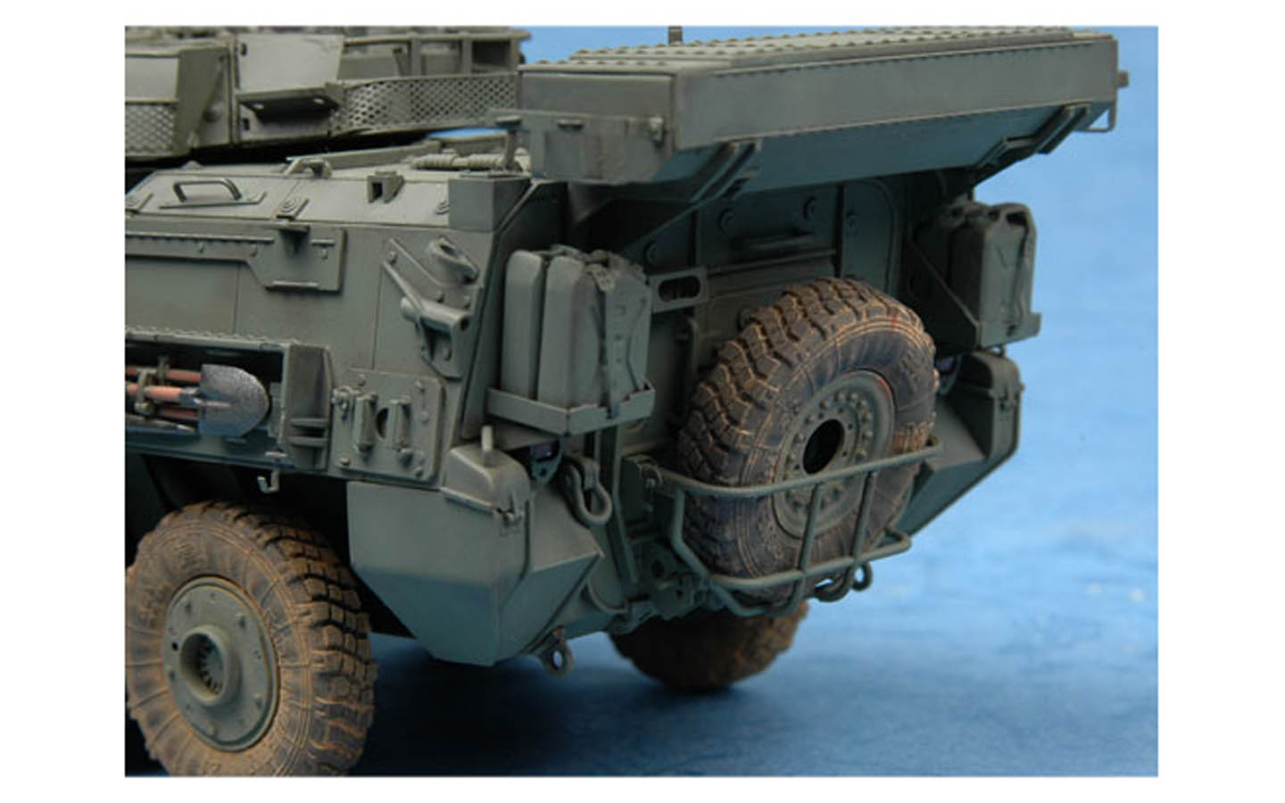 LAV-III, 8x8 Wheeled Armoured Vehicle - Trumpeter 01519 | kingshobby.com