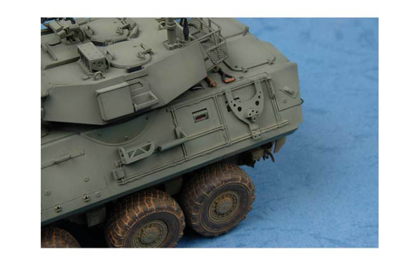 LAV-A2 Armoured Vehicle - Trumpeter 01521 | kingshobby.com