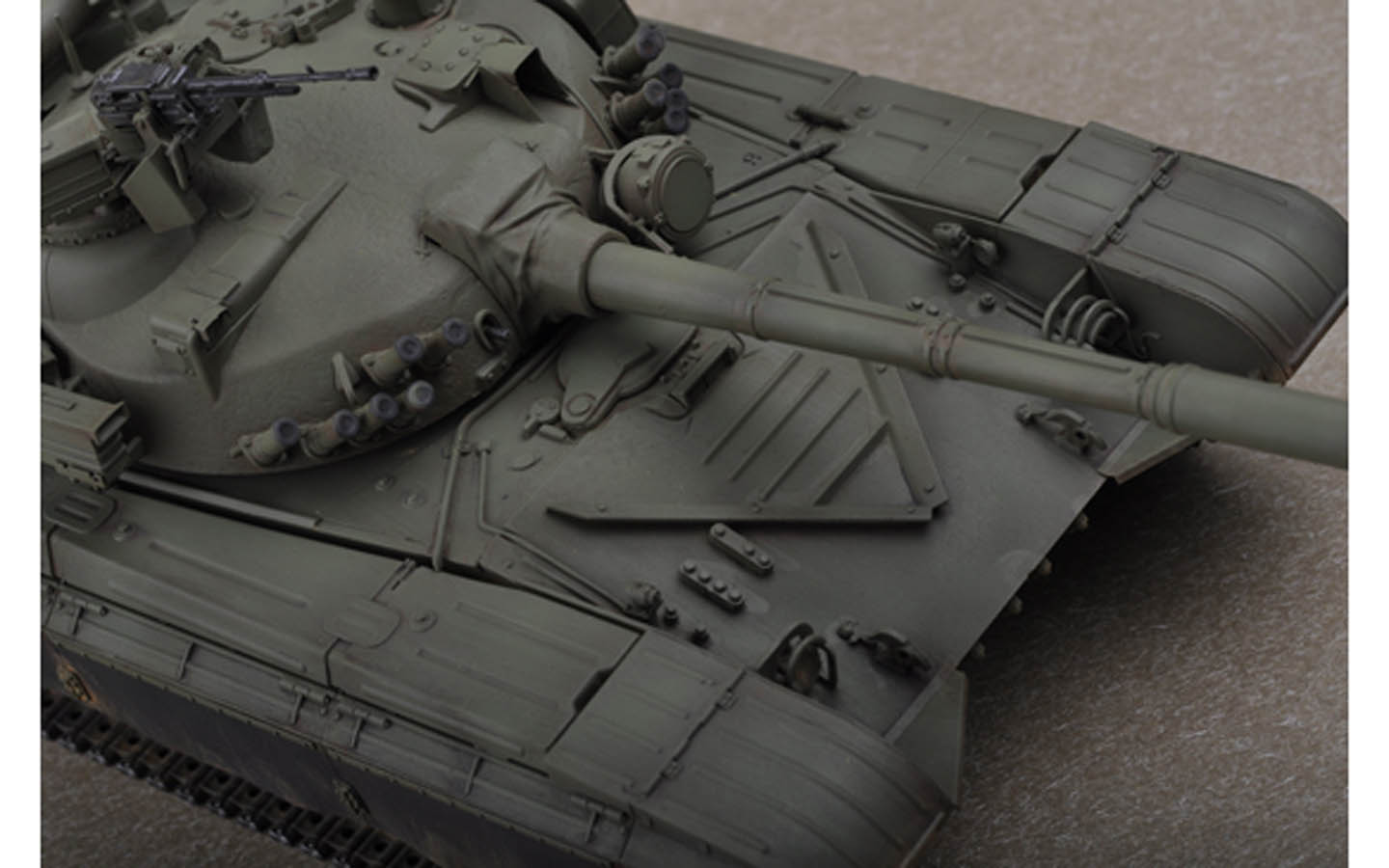 Soviet T-64A Model 1981 - Trumpeter 01579 | kingshobby.com