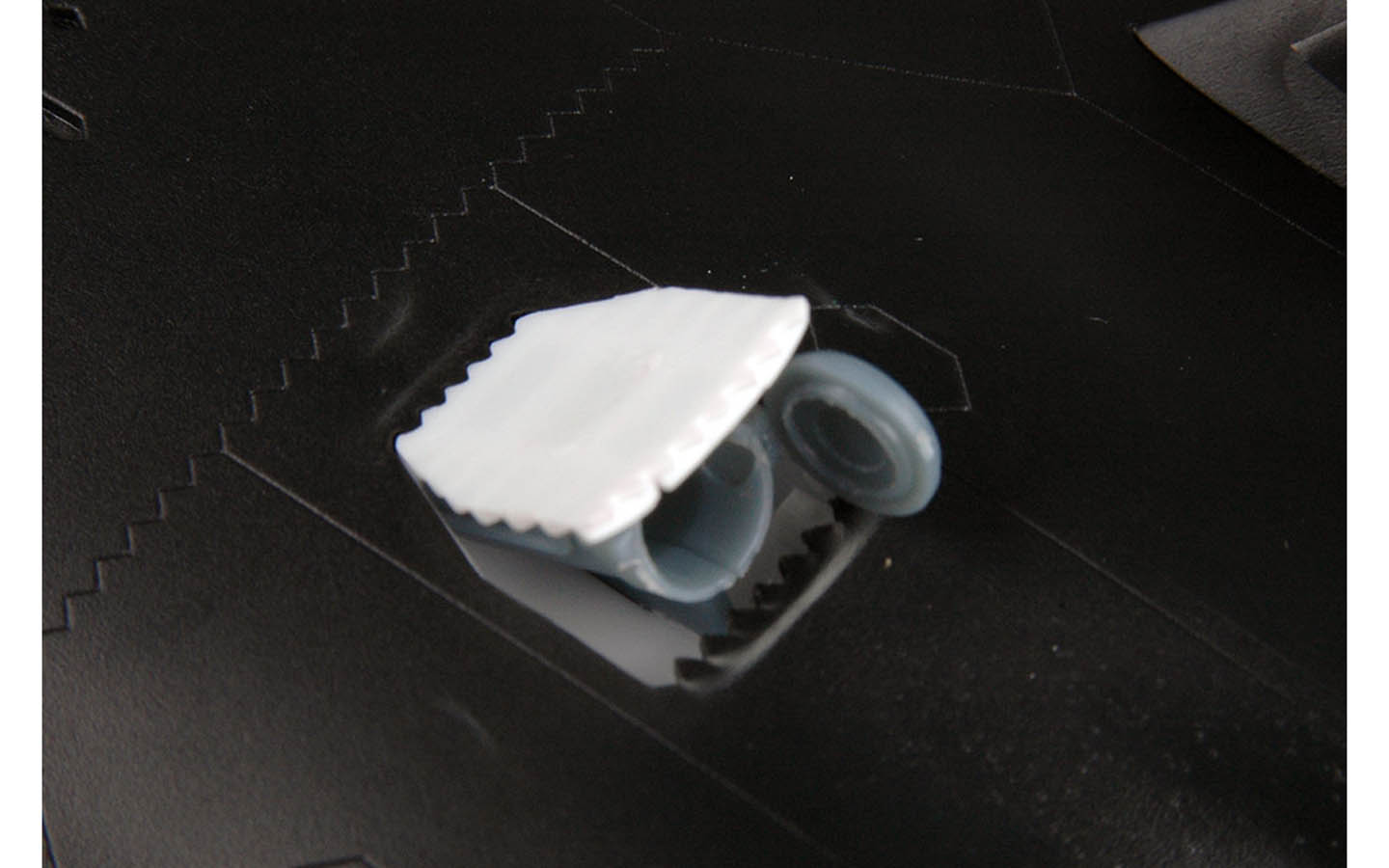 Chinese J-20 Mighty Dragon - Trumpeter 01663 | kingshobby.com