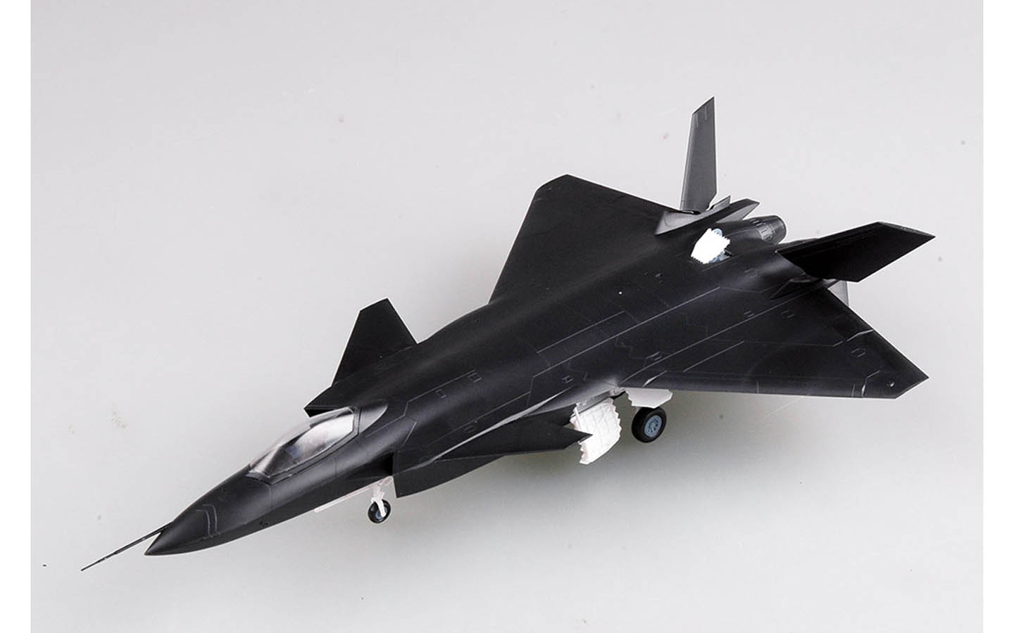 Chinese J-20 Mighty Dragon - Trumpeter 01663 | kingshobby.com
