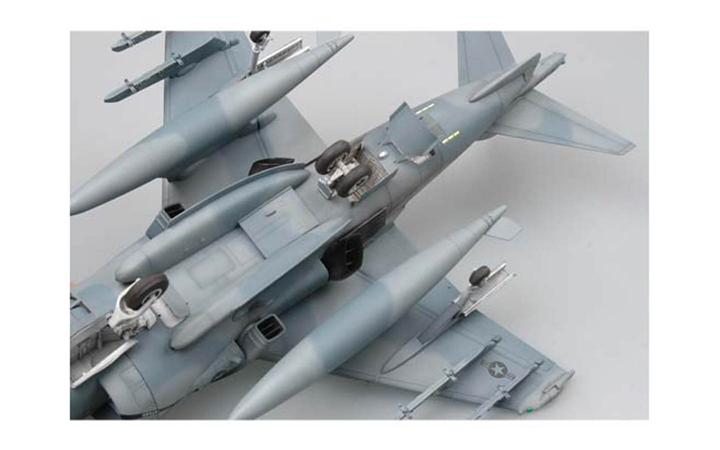 AV-8B Harrier II - Trumpeter 02229 | kingshobby.com