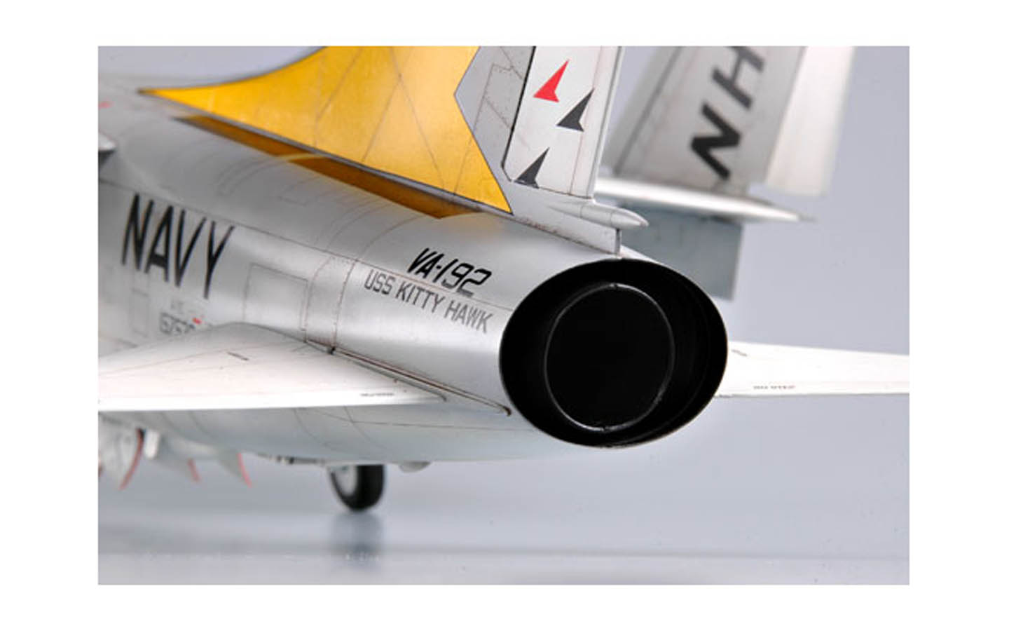 USS A-7E Corsair II - Trumpeter 02231 | kingshobby.com