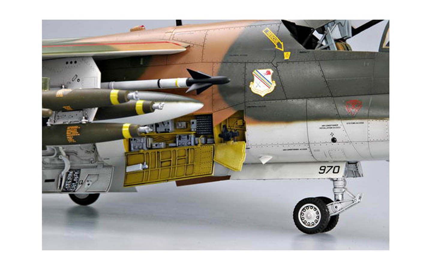 USAF A-7D Corsair II - Trumpeter 02245 | kingshobby.com