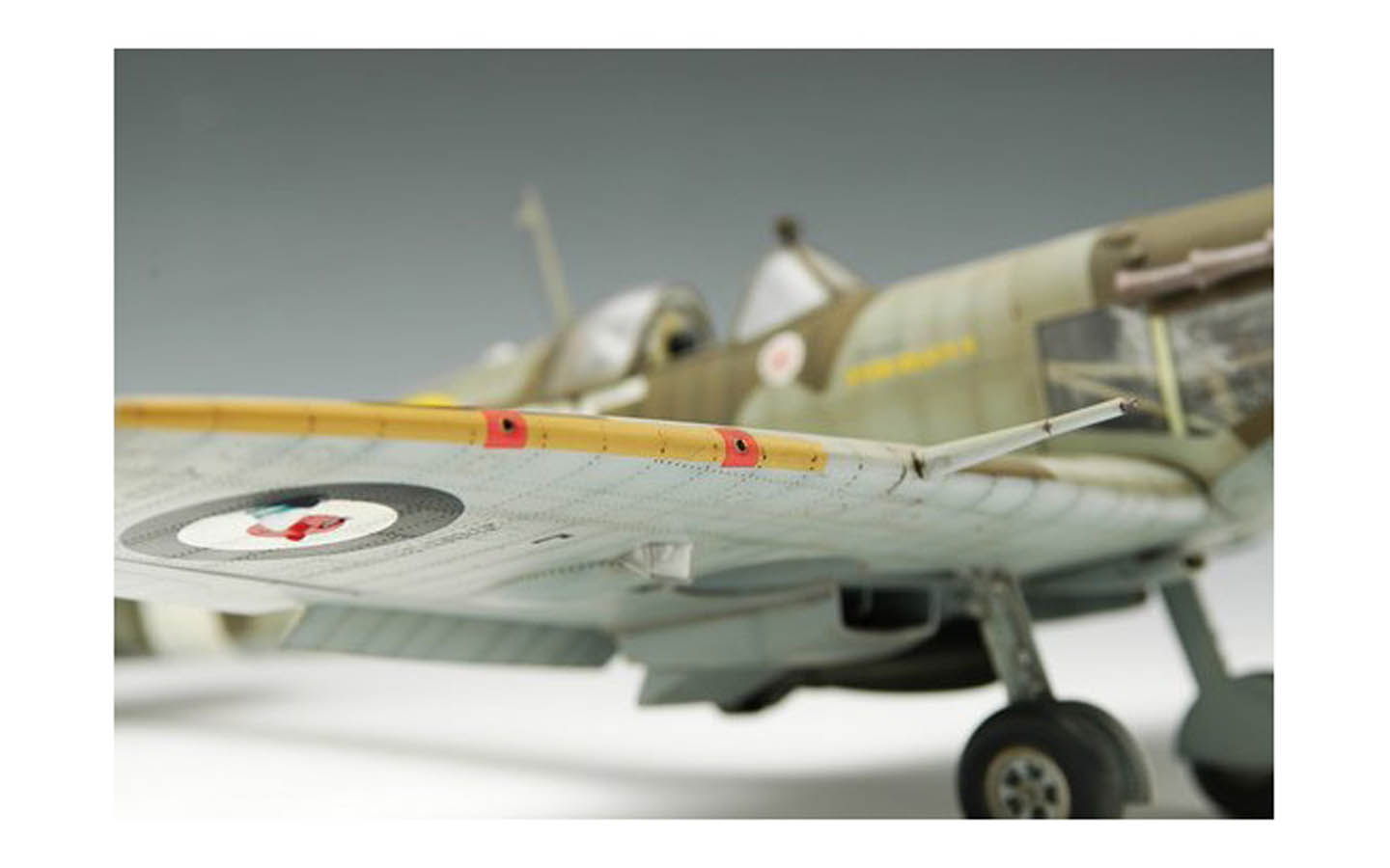 Supermarine Spitfire MK.Vb - Trumpeter 02403 | kingshobby.com
