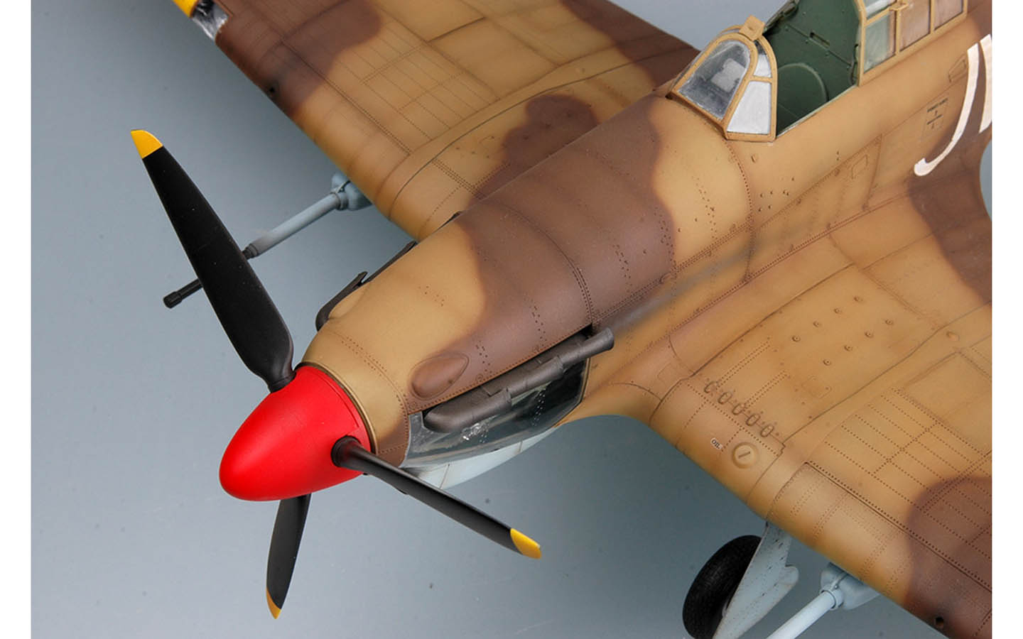 Hurricane Mk.II C/Trop - Trumpeter 02416 | kingshobby.com