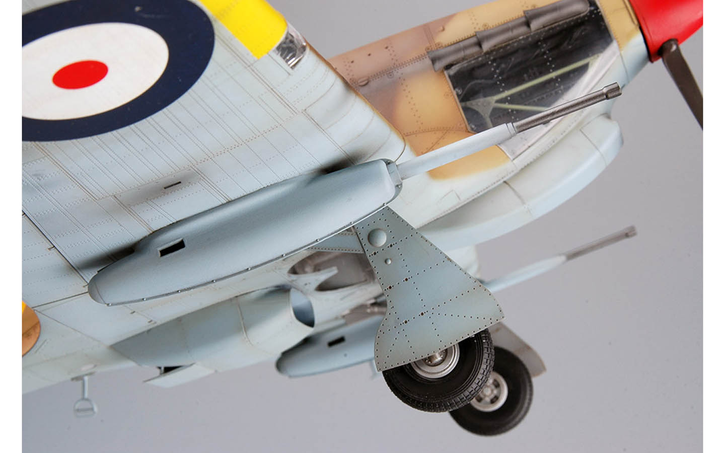 Hurricane Mk.II C/Trop - Trumpeter 02416 | kingshobby.com