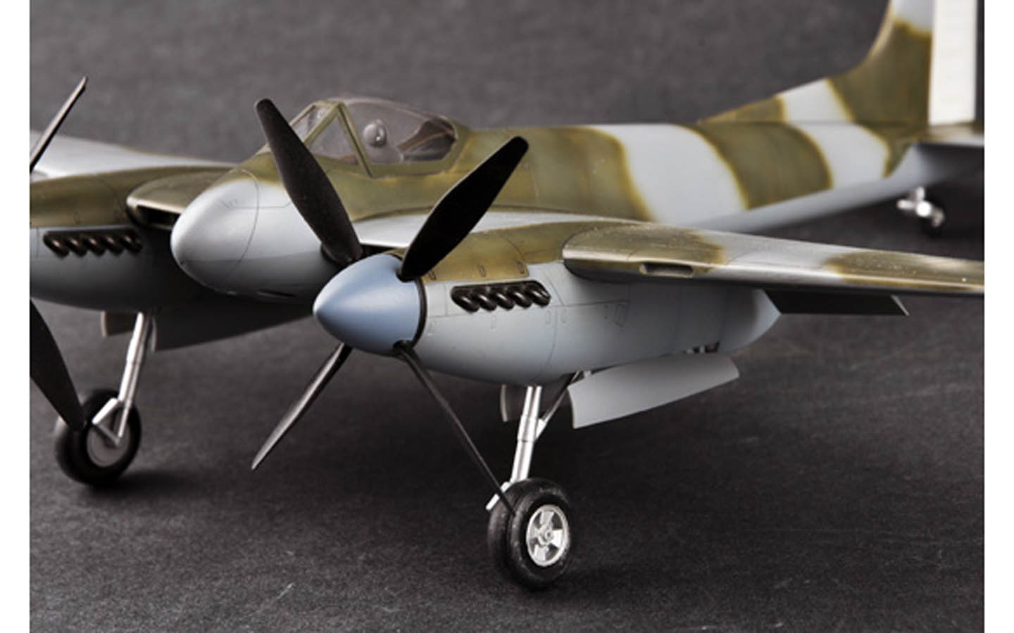 De Havilland Hornet F.3 - Trumpeter 02894 | kingshobby.com