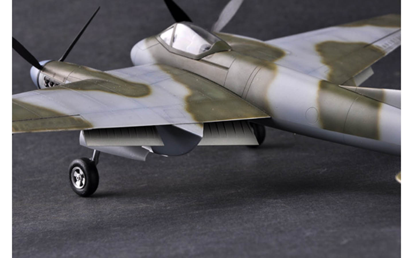 De Havilland Hornet F.3 - Trumpeter 02894 | kingshobby.com