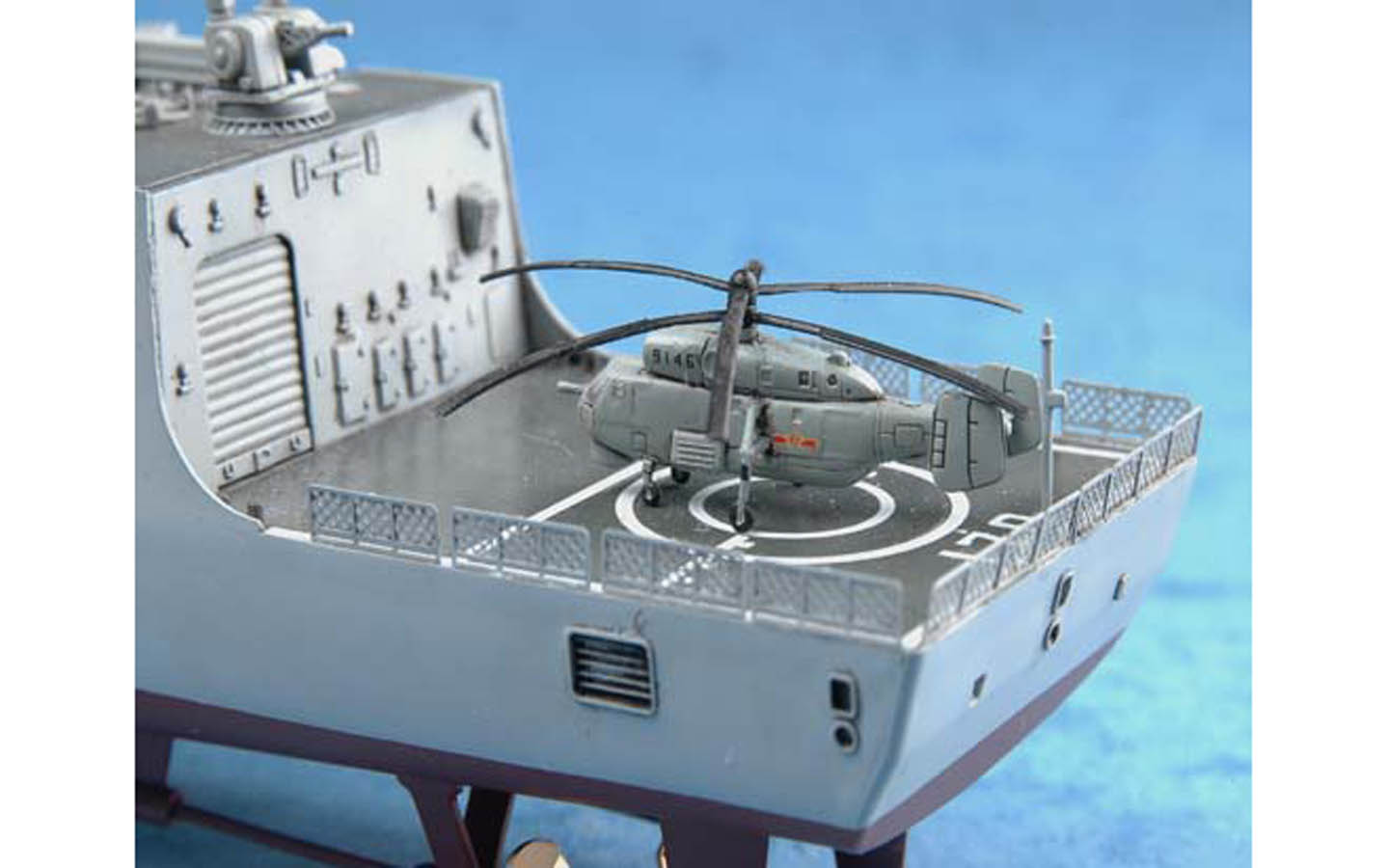 PLA Navy Type 052C DDG-170 Lanzhou - Trumpeter 04530 | kingshobby.com