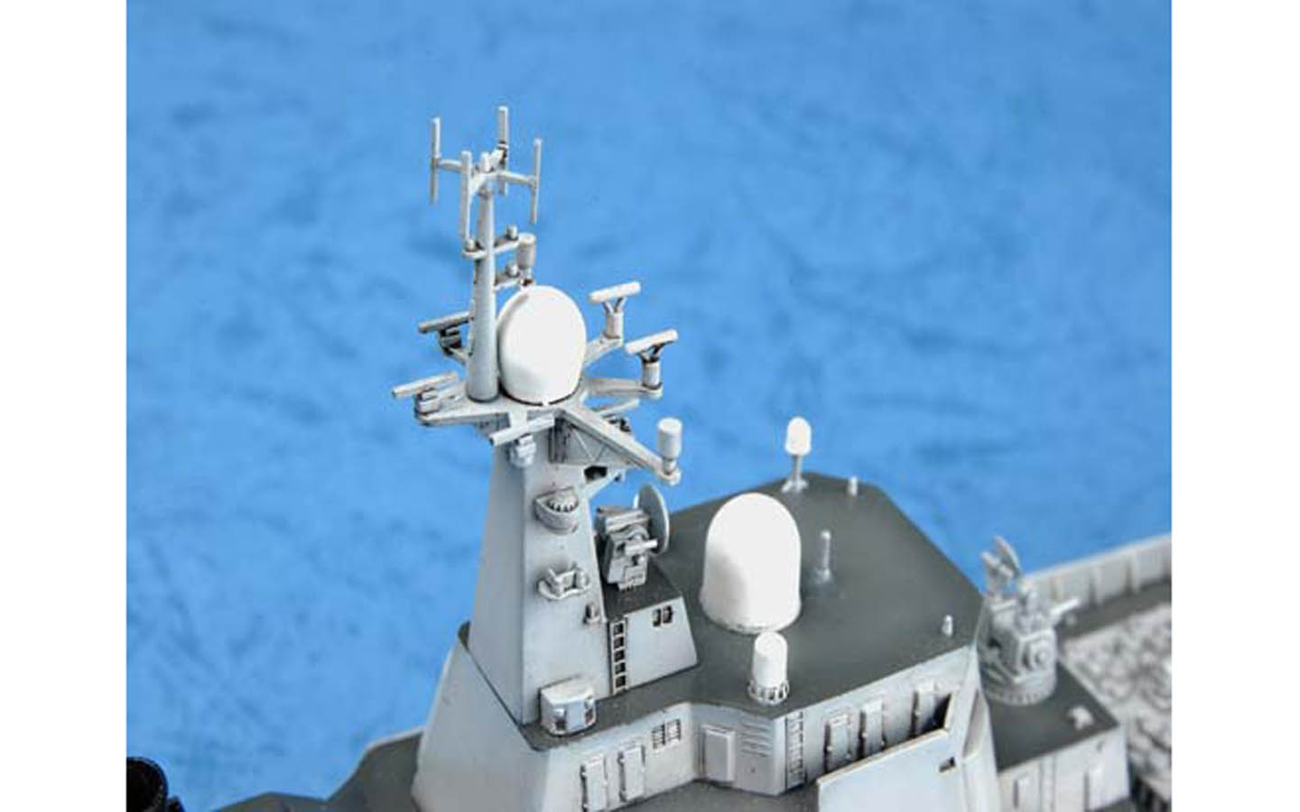 PLA Navy Type 052C DDG-170 Lanzhou - Trumpeter 04530 | kingshobby.com