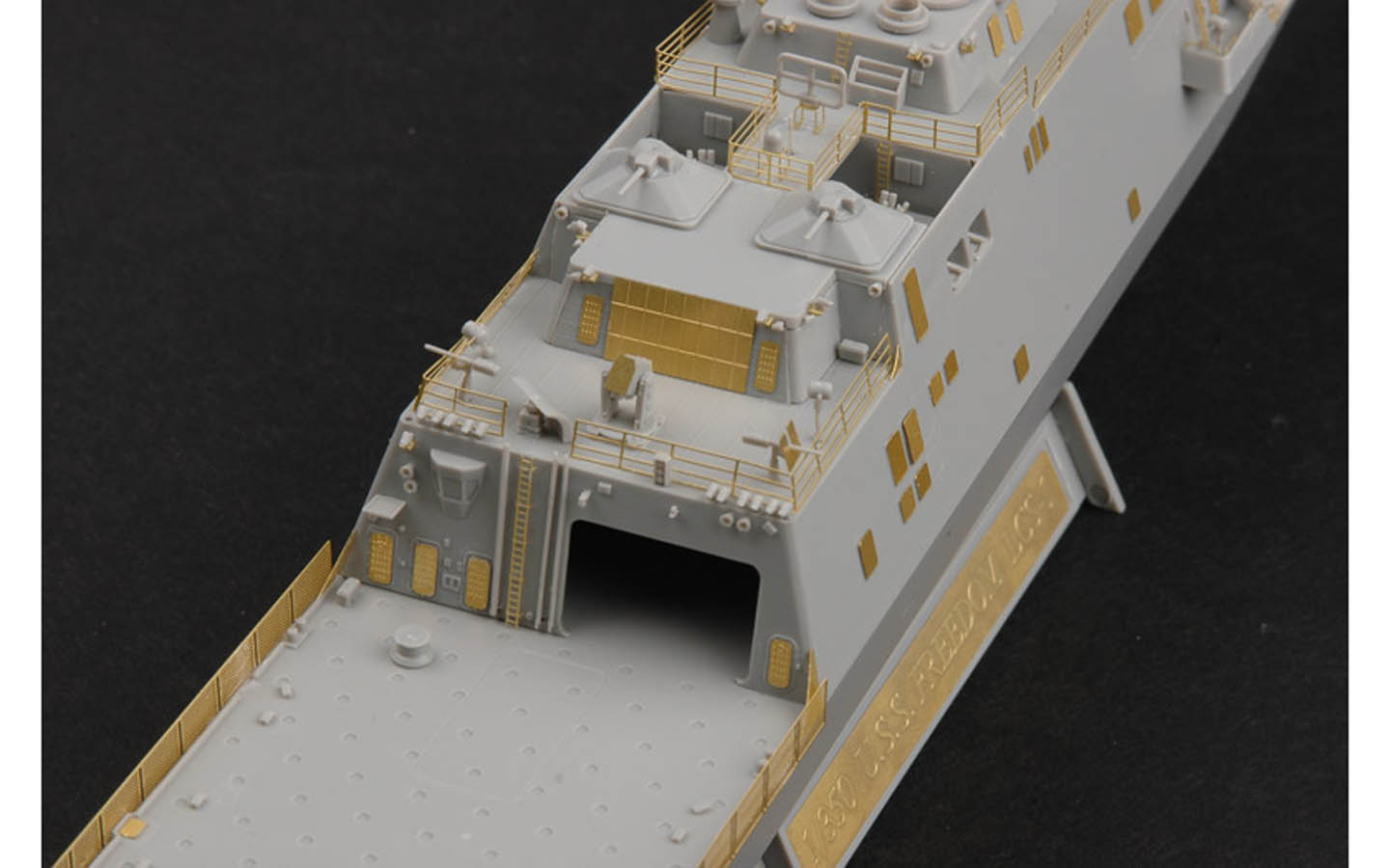 USS Freedom LCS-1 - Trumpeter 04549 | kingshobby.com