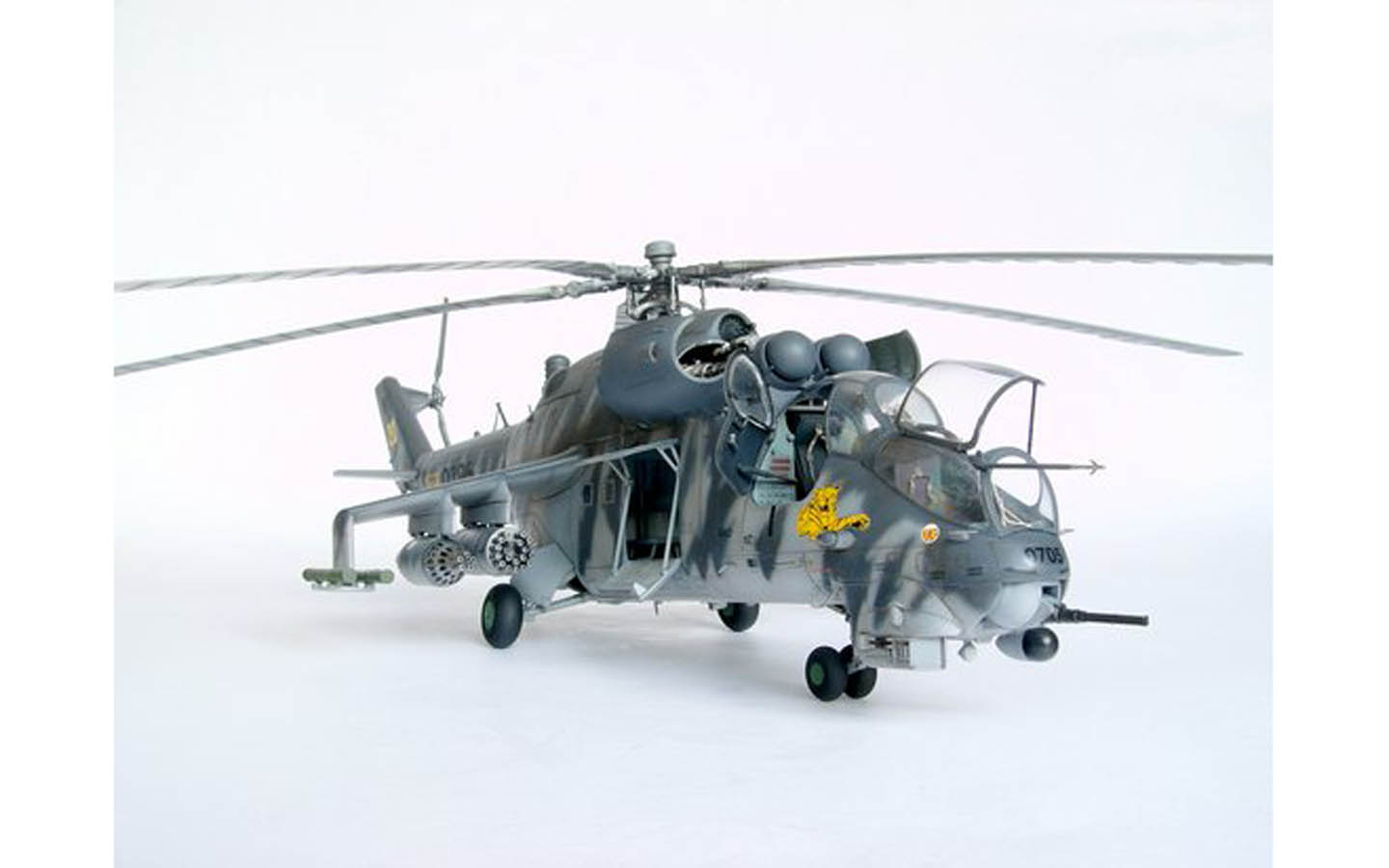 Mil Mi-24V Hind-E Helicopter - Trumpeter 05103 | kingshobby.com