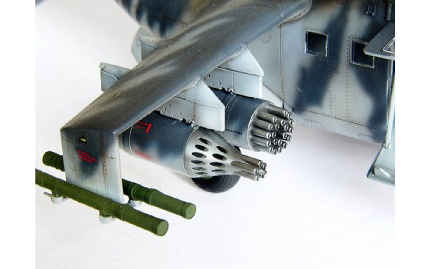 Mil Mi-24V Hind-E Helicopter - Trumpeter 05103 | kingshobby.com