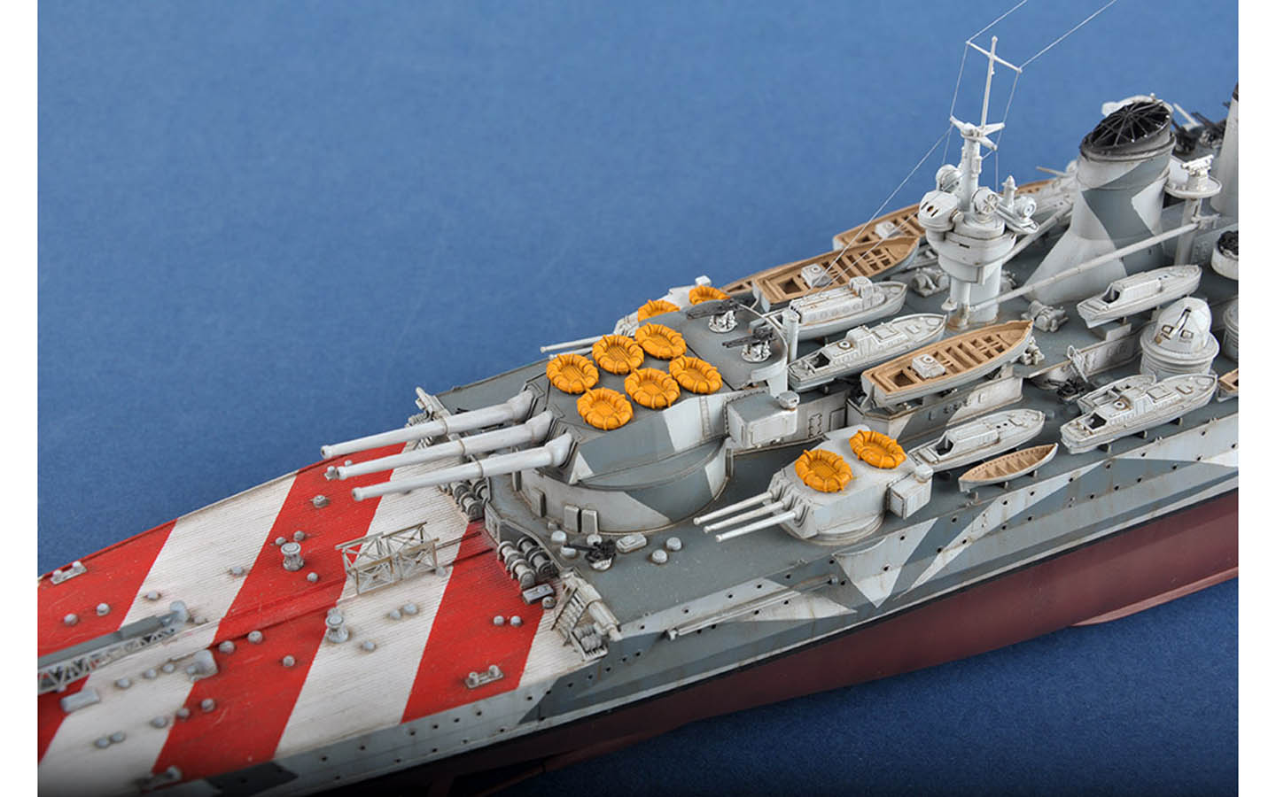 Italian Navy Battleship RN Vittorio Veneto 1940 - Trumpeter 05320 ...