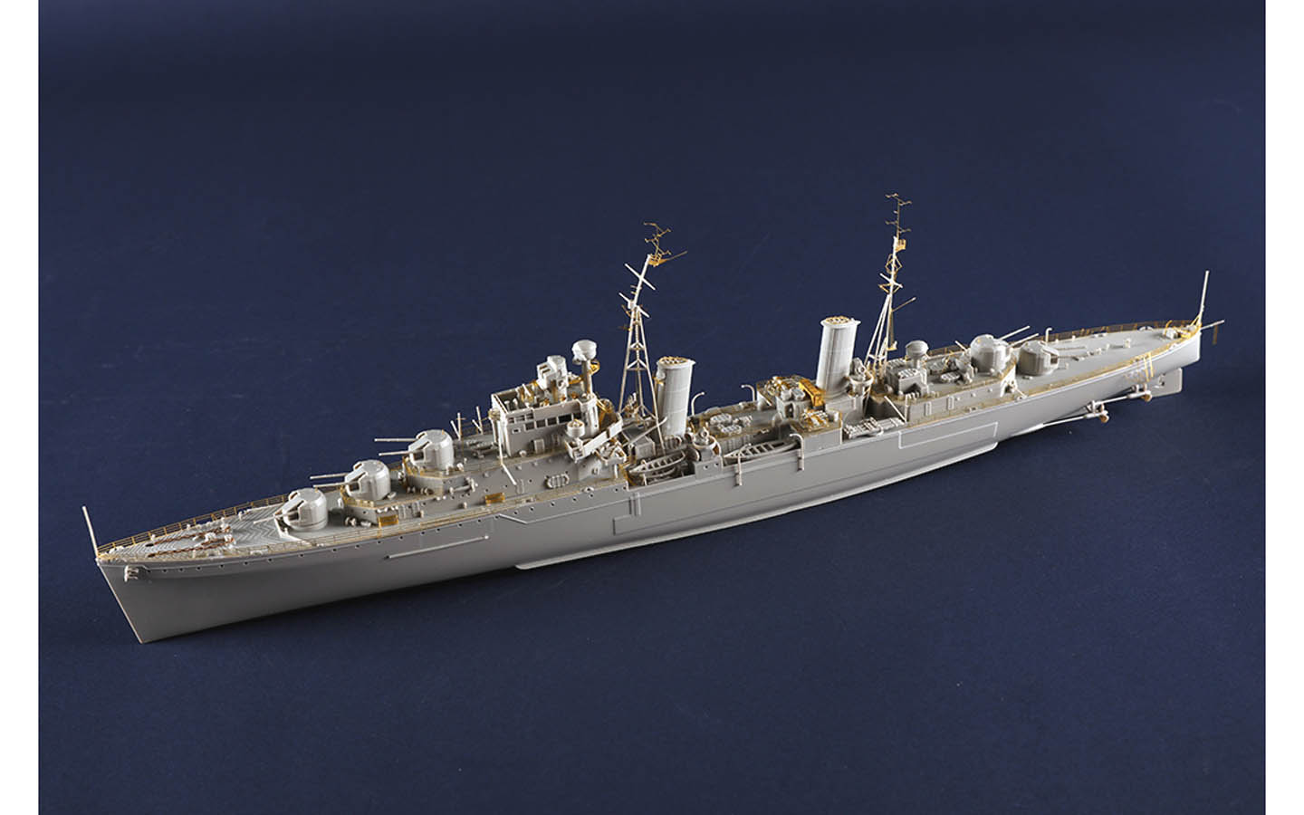 HMS Naiad, British Light Cruiser - Trumpeter 05366 | kingshobby.com