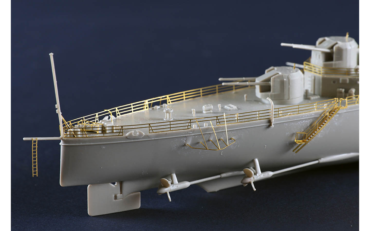 HMS Naiad, British Light Cruiser - Trumpeter 05366 | kingshobby.com