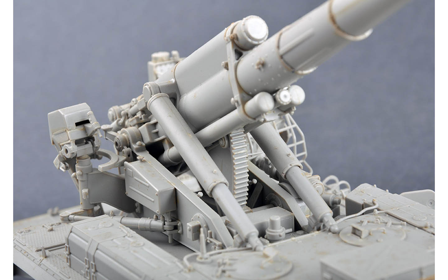 Soviet 2S7M Self-Propelled Gun - Trumpeter 05592 | kingshobby.com