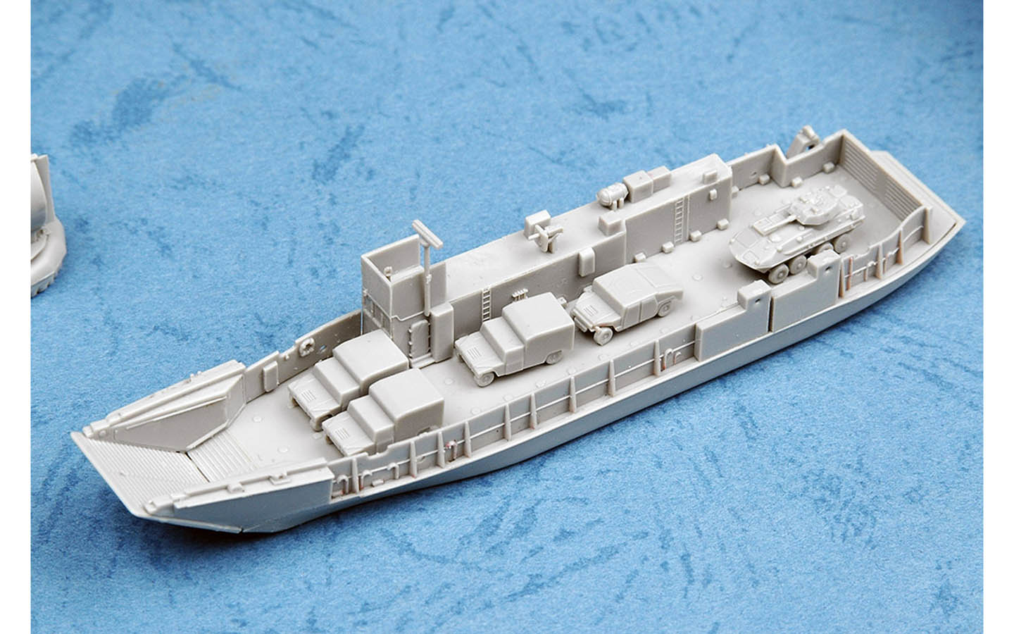 USS Wasp LHD-1 - Trumpeter 05611 | kingshobby.com