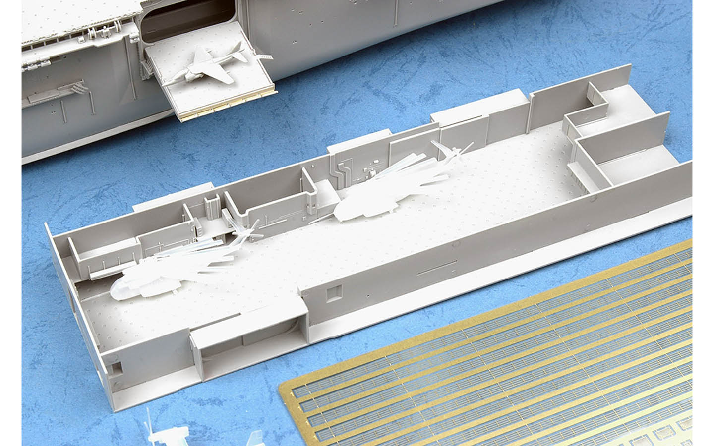 USS Wasp LHD-1 - Trumpeter 05611 | kingshobby.com