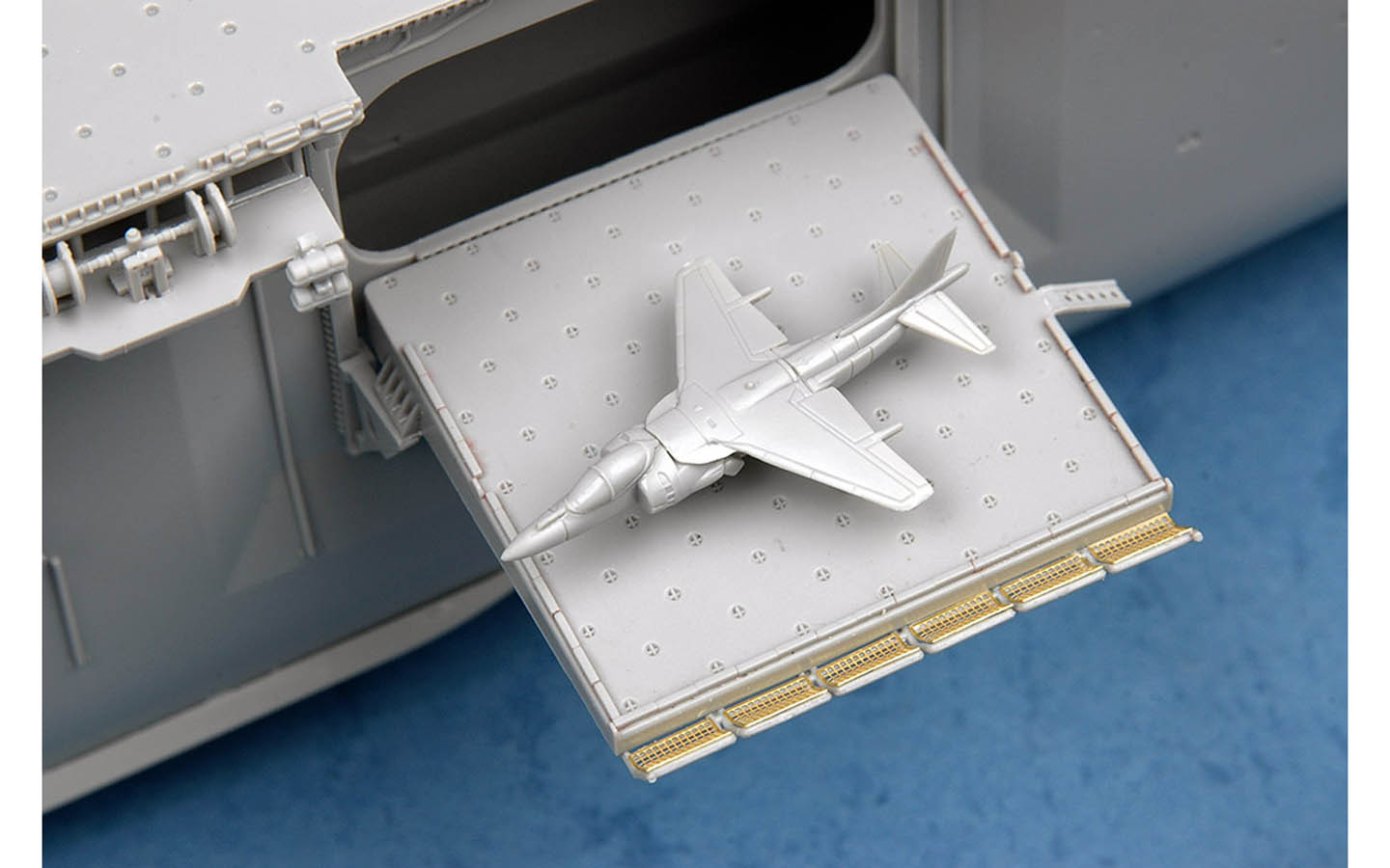 USS Wasp LHD-1 - Trumpeter 05611 | kingshobby.com