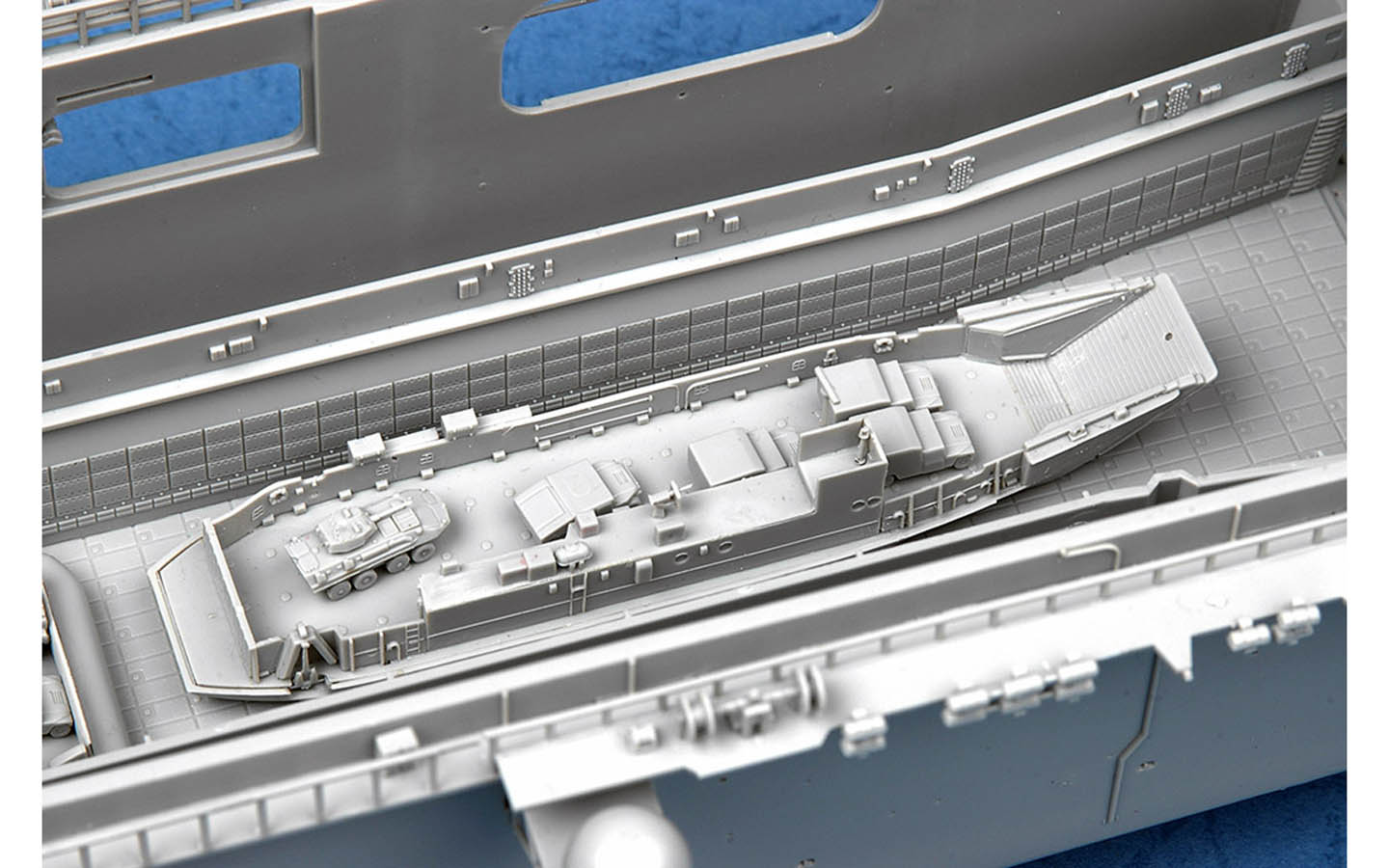 USS Wasp LHD-1 - Trumpeter 05611 | kingshobby.com