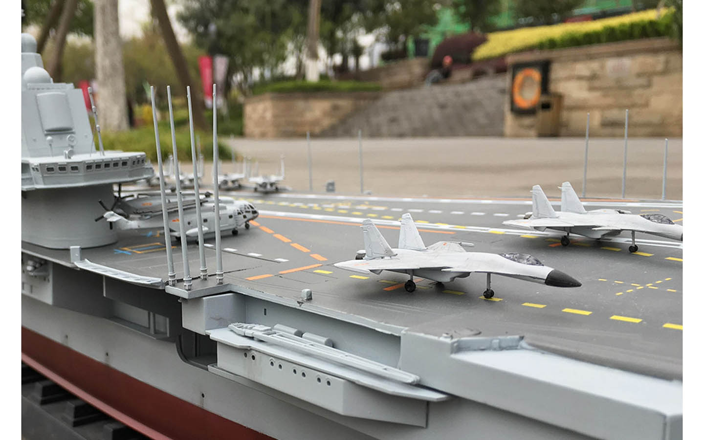 PLA Navy Aircraft Carrier - Trumpeter 05617 | kingshobby.com