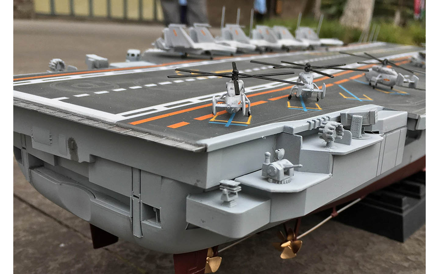 PLA Navy Aircraft Carrier - Trumpeter 05617 | kingshobby.com