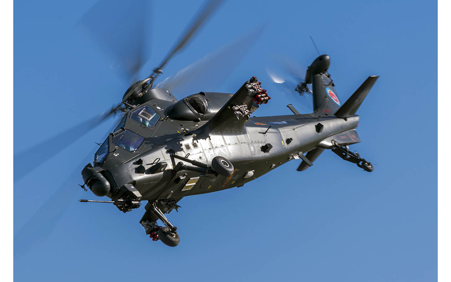 Chinese Z-10 Attack Helicopter - Trumpeter 05820 | kingshobby.com